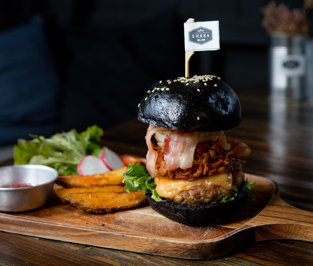 9 ร้านเบอร์เกอร์ชาร์โคล ชิ้นใหญ่ไส้แน่น อร่อยแค่ไหนอยากรู้ต้องลอง ...