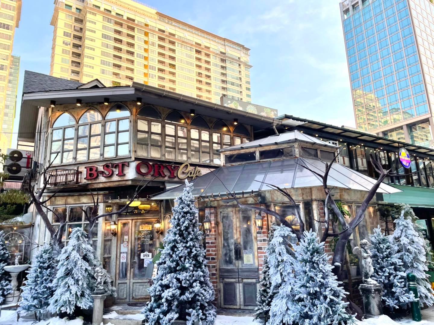 คาเฟ่ ราชเทวี : คาเฟ่สุดชิค ติดบีทีเอส BTS ราชเทวี บรรยากาศดีน่านั่ง - Ryoii