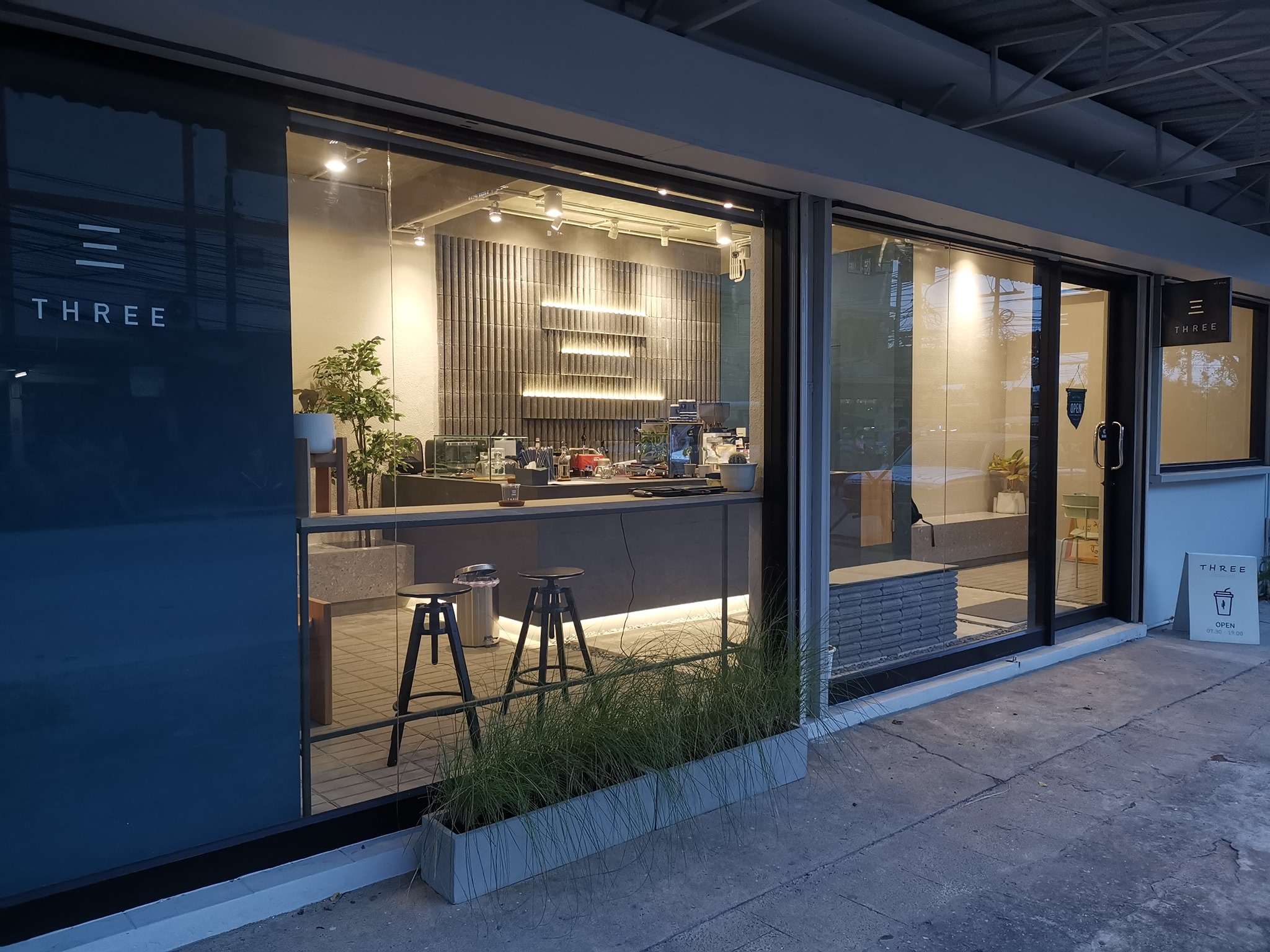 THREE Cafe[THREE Cafe] - Ryoii